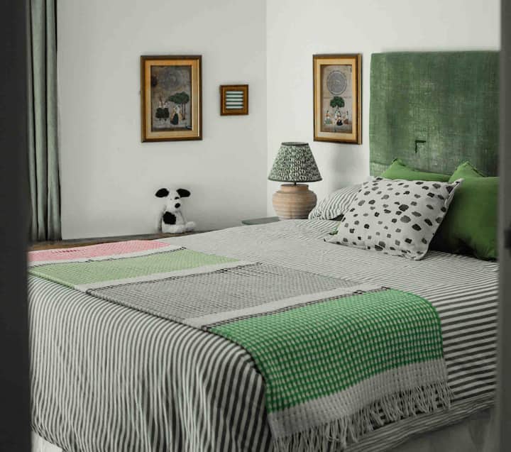 Beautiful, Quiet Flat W Patio; 3 Min To Metro - 