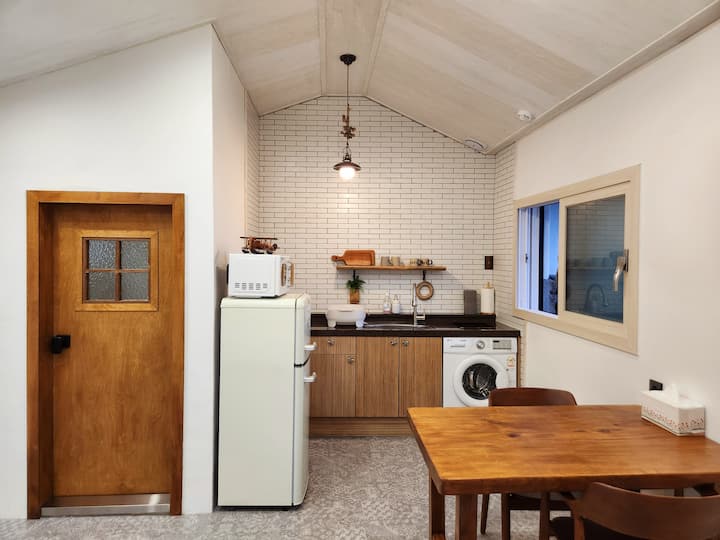 바당조끄띠- 모거리 *산책맛집*미니멀*성세기해변(차로3분)*제주스런풍경*2인숙소 - South Korea