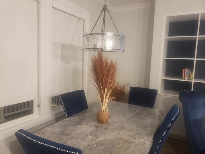Cozy Nice, Neat 1 Bedroom Townhomes A Shared Space - Downers Grove, IL