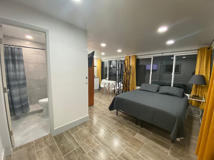 Private Entrance Suite Near Chinatown & Strip - Las Vegas, NV