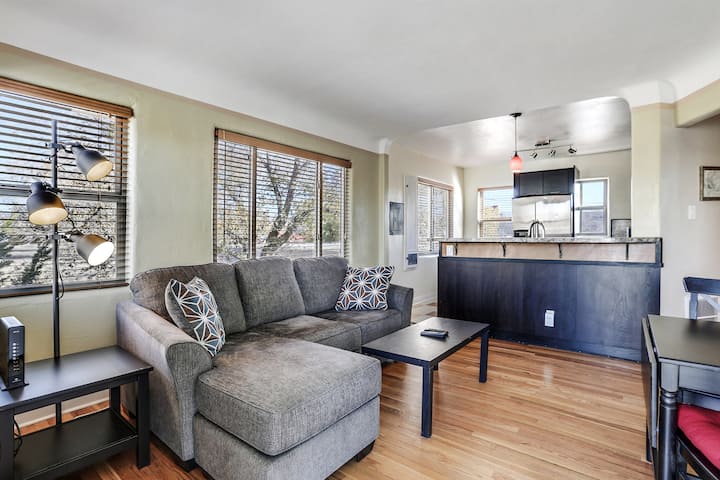 Luxury Downtown Retreat With 360 Degree Views, Connected Garage, Walkable Local - Albuquerque, NM