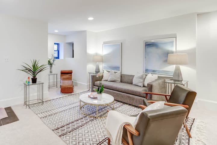 Stylish 1br In Heart Of Capitol Hill W/patio! - Washington, D.C., DC