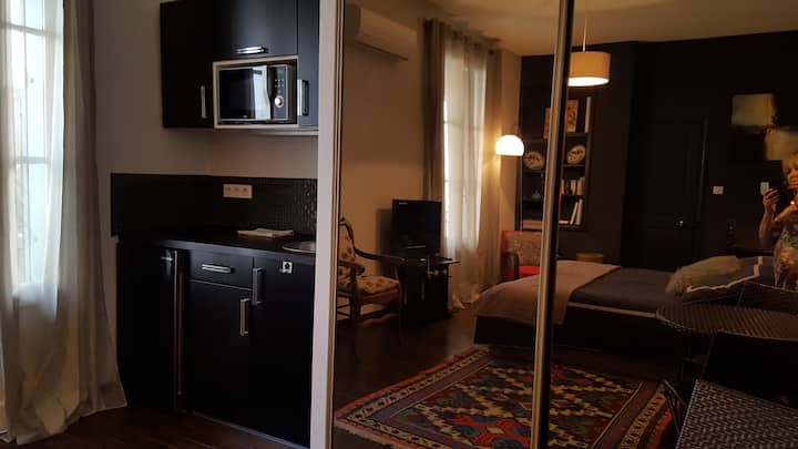 Joli Studio Climatisé Et Sa Grande Terrasse - Nîmes