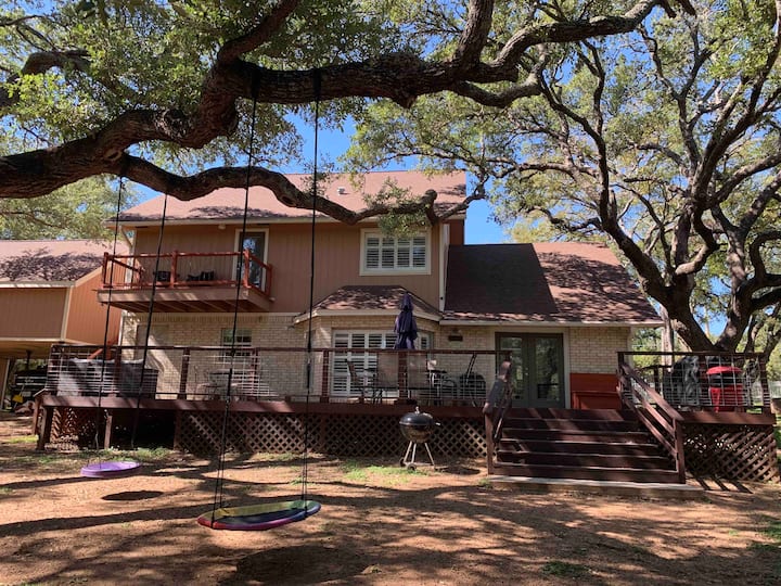 Spacious Lakefront Home In Quiet Cove - Kingsland, TX