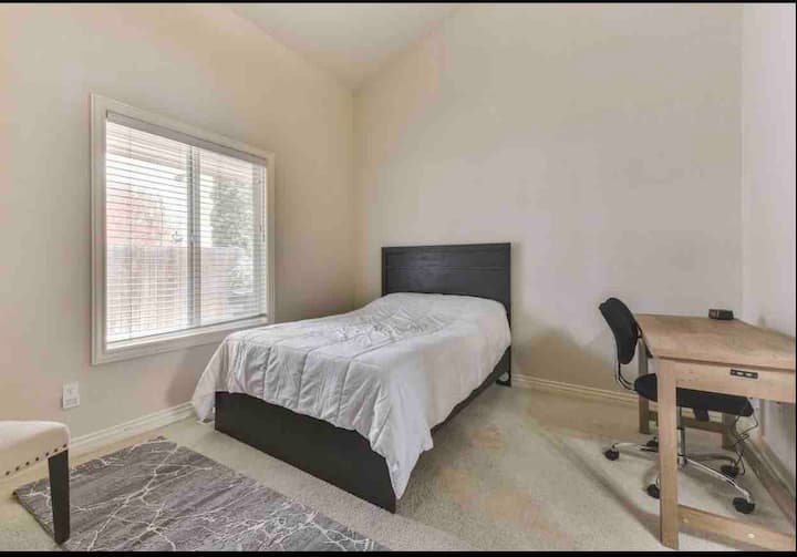 High Ceiling House -Quite Home ( Privet Room ) - Boise, ID