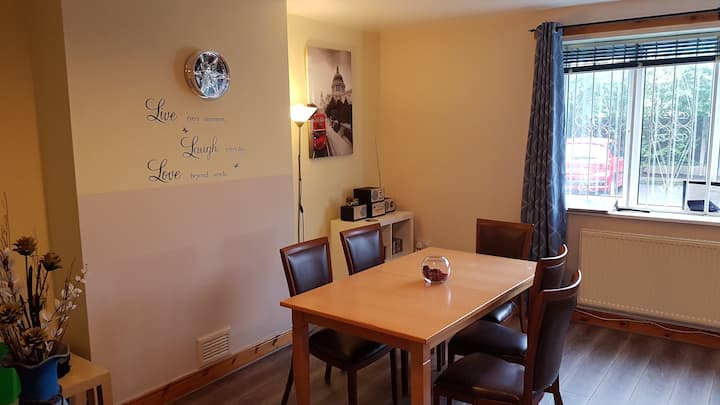 Family-friendly Free Parking & Wi-fi - Salford