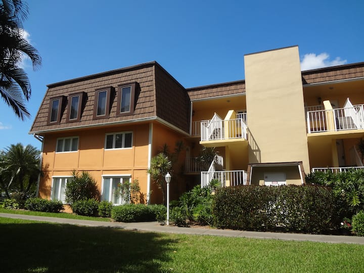 Beautiful Condo On 2nd Floor With Lake View - Naples, FL