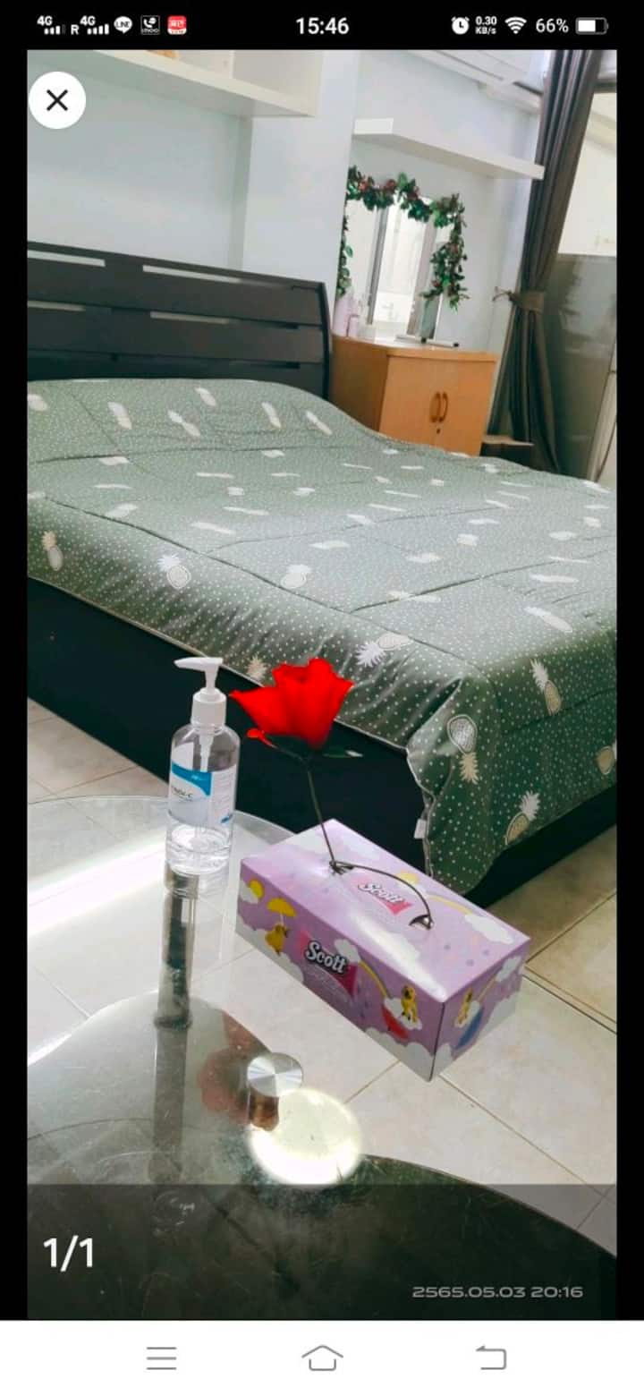 公寓小区侧门对面就是景色优美的公园，邻近商场有各路公车四通八达，去外府渡假的面包车站，还有美味小吃街 - Bang Kapi District