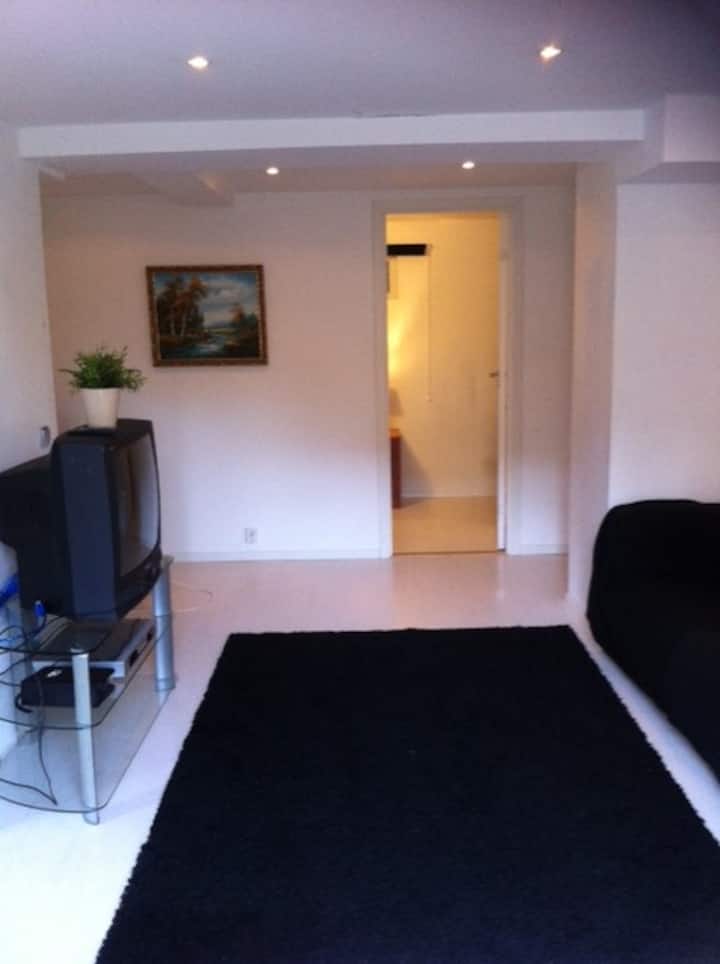 Lägenhet I Lugnt Villaområde - Huddinge