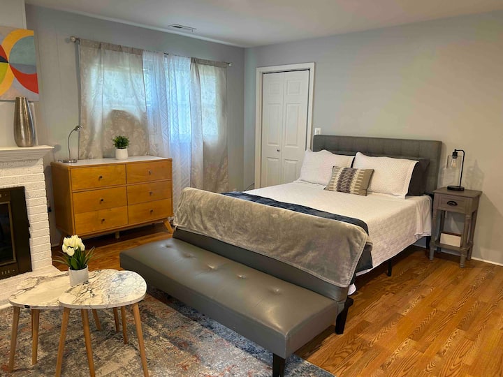 1 Queen Bed Studio W/laundry - Woodbridge, VA