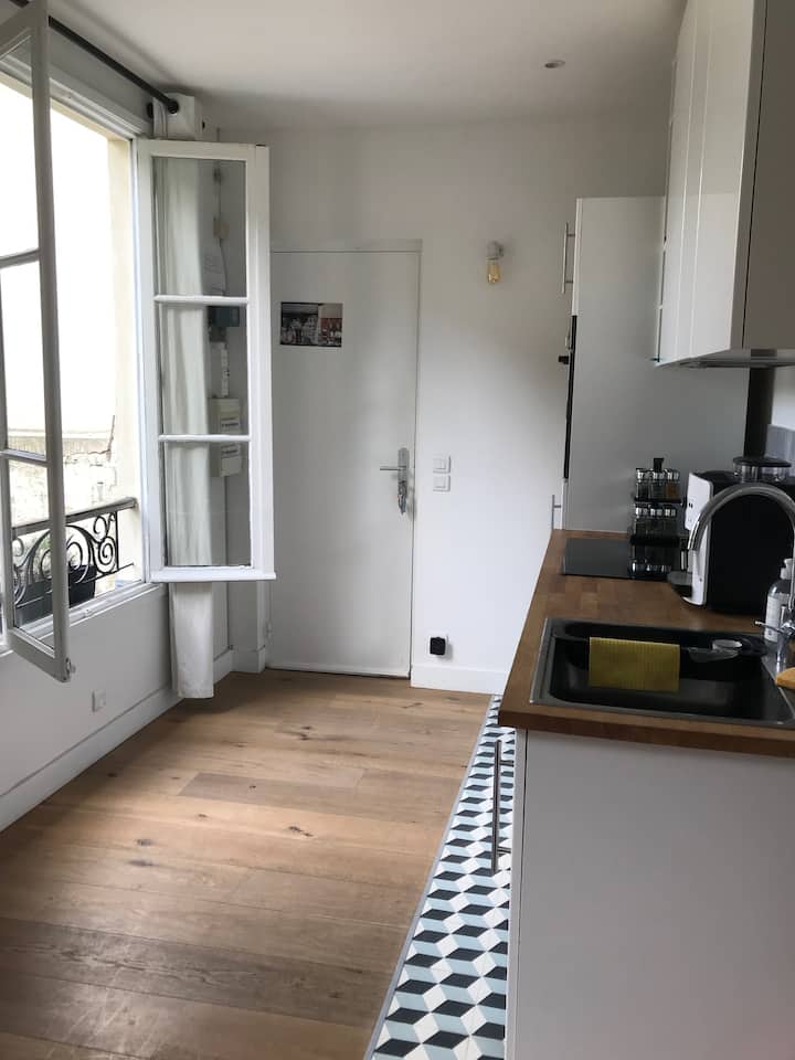 Charming And Rustic Appartement Near Montmartre - Paris