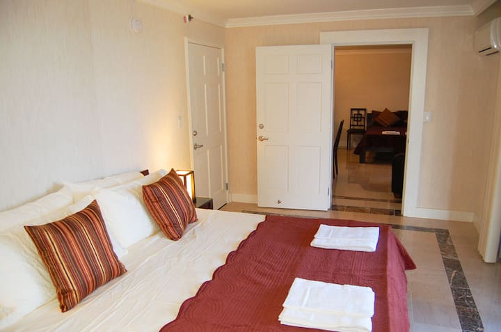 One Bedroom Kitchenette W/ocean View. - Honolulu, HI