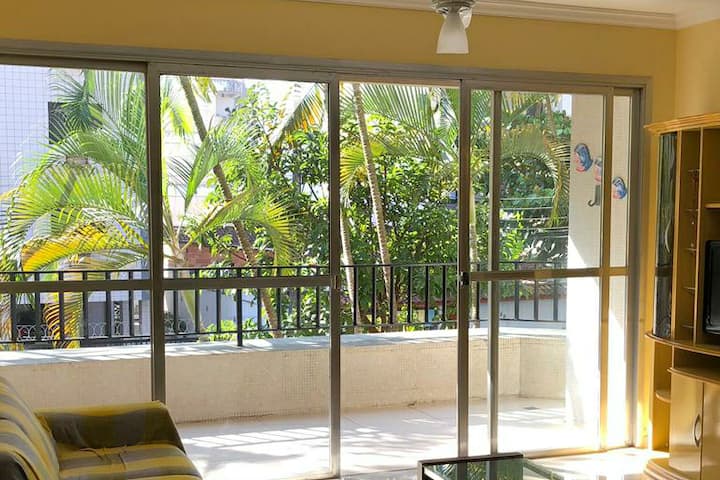 Apartamento Grande No Guarujá Com Sacada - Guarujá