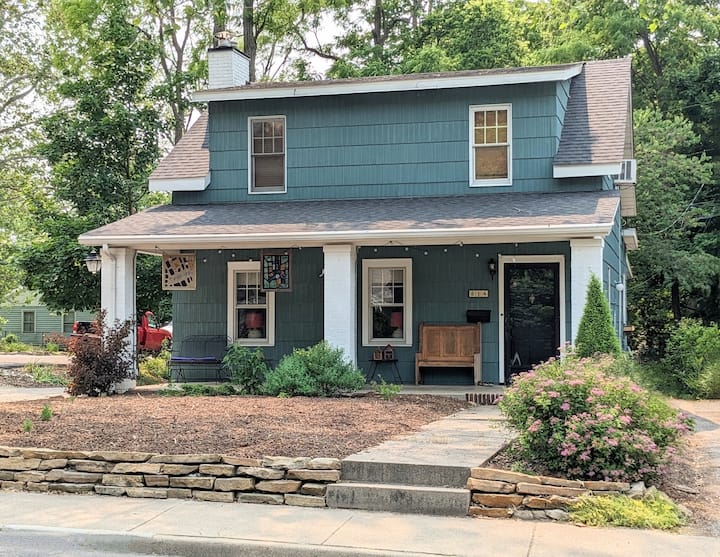 Charming 4 Br W/ Hot Tub +3 Kings Walk To Downtown - Bloomington