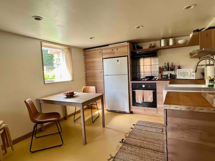 Cozy, Modern Studio Centrally Located - Lake Washington, Seattle