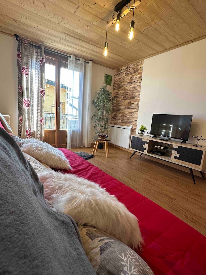 2-star Apartment, Two-room Apartment In The Heart Of The Village With Wifi - Mont-Louis