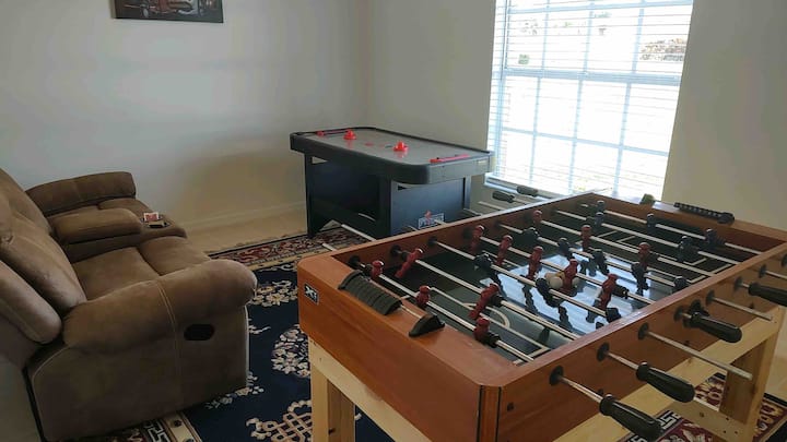 Close To Baseball, Pool, Games, Bikes! - Cape Coral, FL