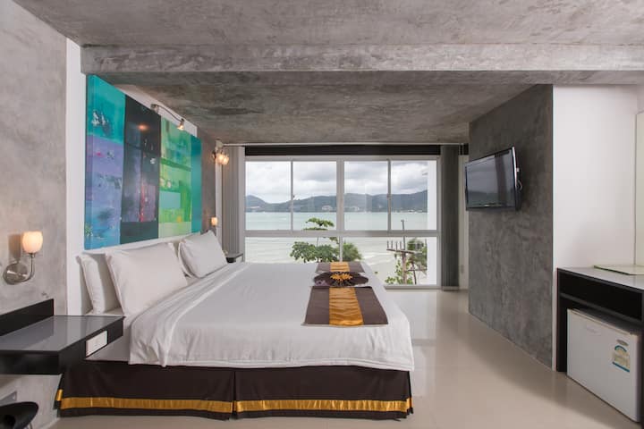 Superior Double Room Beach Front - Patong Beach