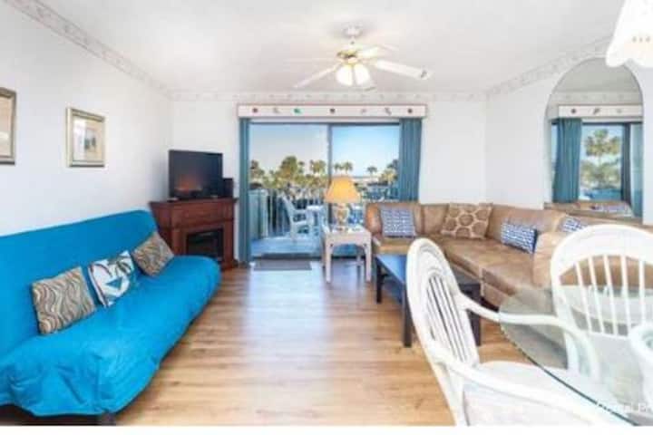 Beach Front Condo In Saint Augustine Beach - セント・オーガスティーン・ビーチ, FL
