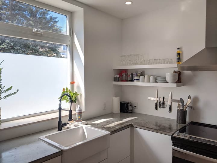 Little Brick House-private 2 Bedroom Home - Ottawa