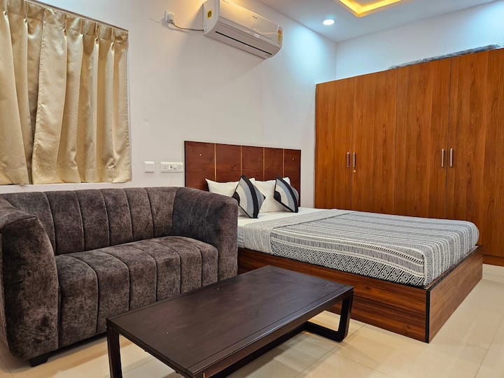 Luxury 1 Bhk Spacious # Madhapur 100ft Rd - Hyderabad
