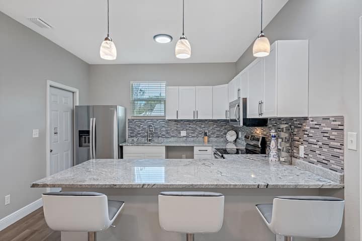 Beautiful New Home Near Ybor And Downtown - Tampa, FL