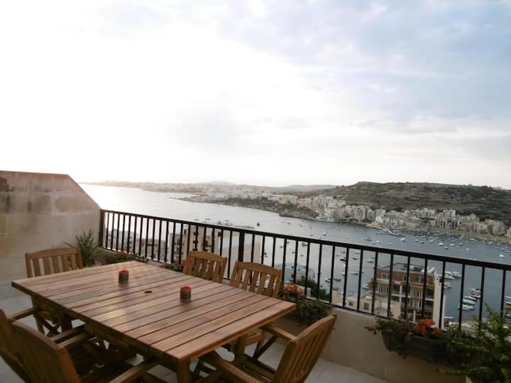 Sea-view Modern And Spacious Apartment In Xemxija - Malte