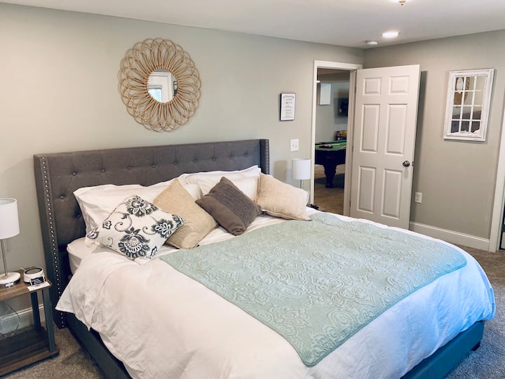Luxurious Suite W/ King  Bed + Massage Chair! - Nashville, TN