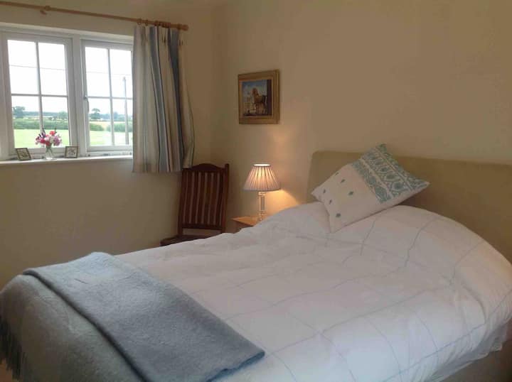 B&b In Kingsize Room With Bath & Overhead Shower. - Tetbury