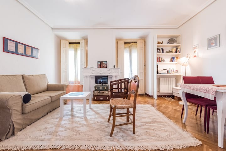 Beautiful Place In Las Vistillas - Madrid