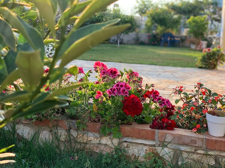 Amazing Villa!8 Persons!garden View!free Parking! - Ksamil