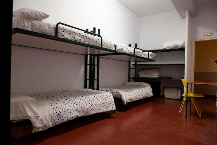 Hostel Layos Toledo - Habit Economica Tres Camas - Tarifa Estandar - Toledo