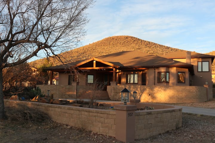 Western Charm At Casa Ocotillo - Alpine, TX