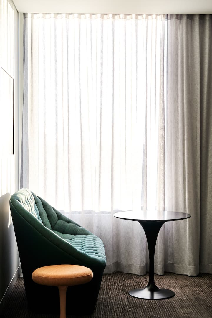 Stylish, Comfy Suite - Queen Bed - Sydney