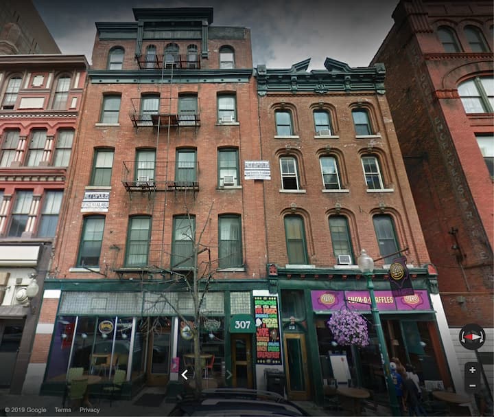 Funkn' 4 Bed Flat In The Heart Of Armory - Syracuse, NY
