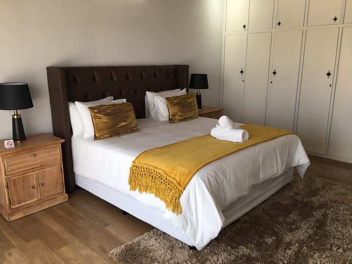 11 @ Grace-modern King Suite In A Tranquil Surburb - East London, South Africa