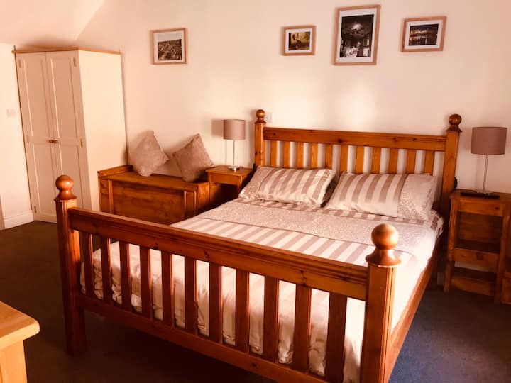 Room 1! Lovely Family Room With King Size Bed - Bewdley