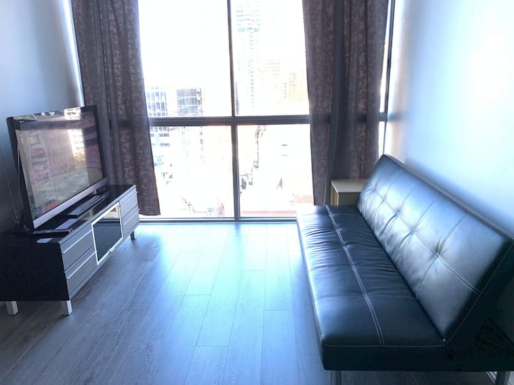 Melbourne 2 Bedrooms Unit For Hire. Save And Safe. - 