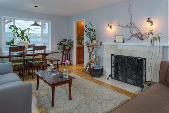 Right At Home In Ravenna - Seattle, WA