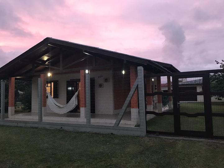 Pés Na Grama E Brisa Marinha No Centro Da Praia! - Arroio do Sal