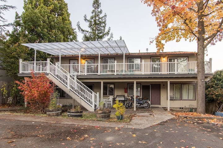 Penthouse Suite, Easy Walk To Downtown. - Ashland, OR