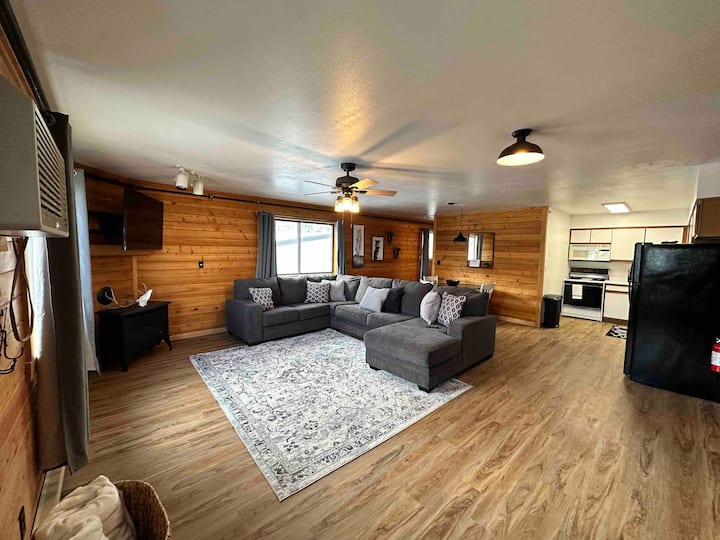 1 Bed 1 Bath Apt C Or Rent The Whole Lodge - Cody, WY