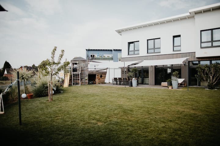 Neubau Mit Gemütlichem Ambiente - Bonn