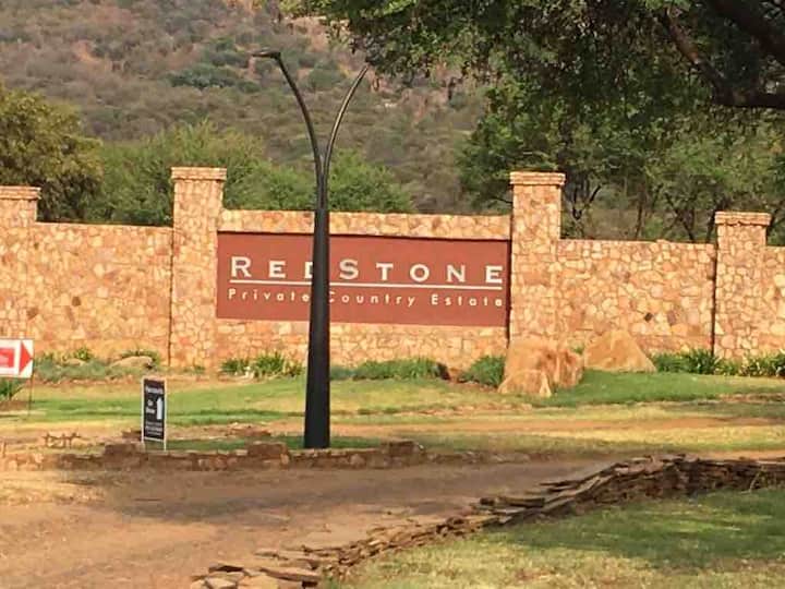 Very Neat And Comfortable Gem At Hartbeespoort Dam - Hartbeespoort