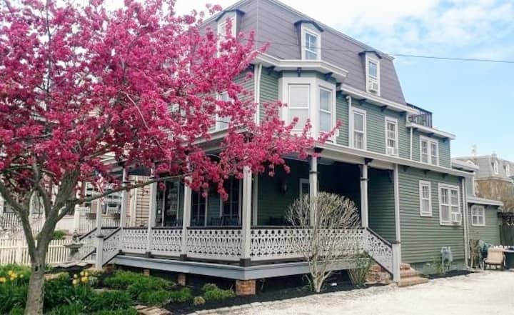 The Poet's Inn At 35 Jackson - Beach Block! - Cape May, NJ