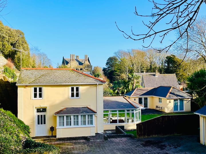 Old Coach House, Large Ideal Family Holiday Home - Isle of Wight