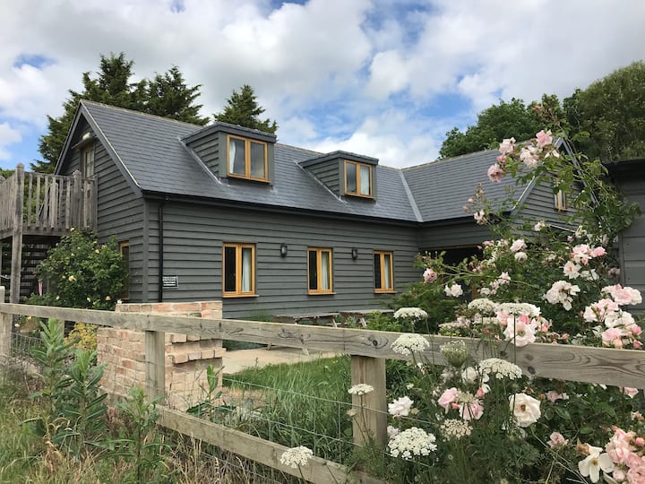 The Old Brooder, Suffolk - For Up To 22 - Suffolk