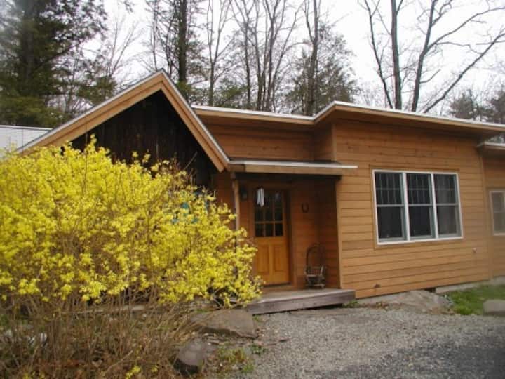 Charming Artist Cottage - Woodstock, NY