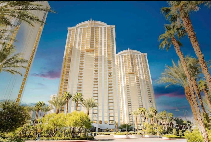 Mgm Balcony Stripview King Suite+free Valet+pools - Las Vegas Strip, NV