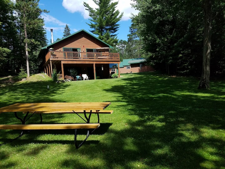 Ed’s Retreat (Upper Level) - Eagle River, WI